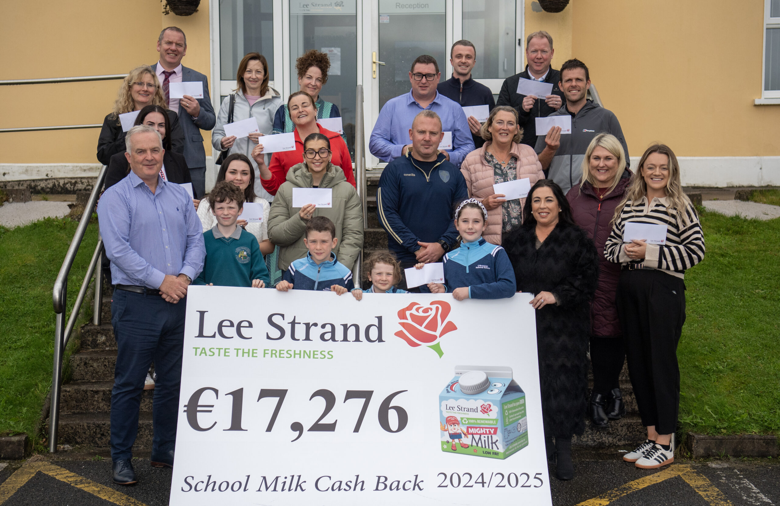 Lee Strand presents €17,276 to Kerry Schools in the Lee Strand 50% ...